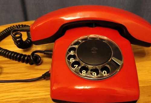 Старый красный телефон СССР 1986 год
