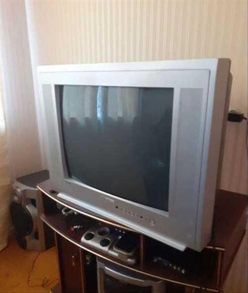Продаю старый телевизор. Торг уместен