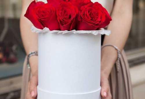 Букет 9 красных роз в шляпной коробке, на праздник