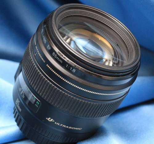 Canon EF 85mm f/1.8