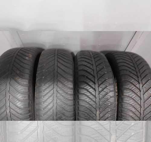 Goodyear Vector 4Seasons 215/60 R17 96V