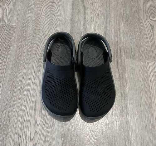 Сандалии crocs j2