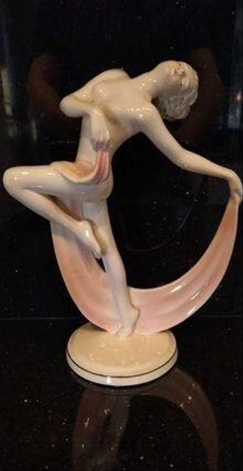 Фарфоровая статуэтка 29см танцовщица германия