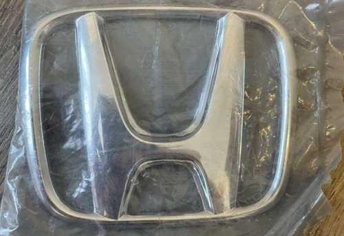 Эмблема на крышку багажника Honda civic