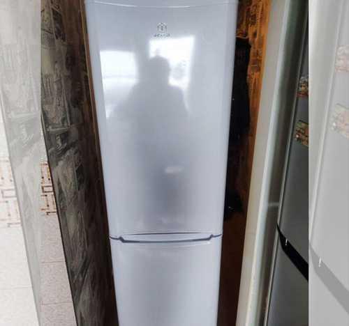 Холодильник бу indesit NBA18FNF