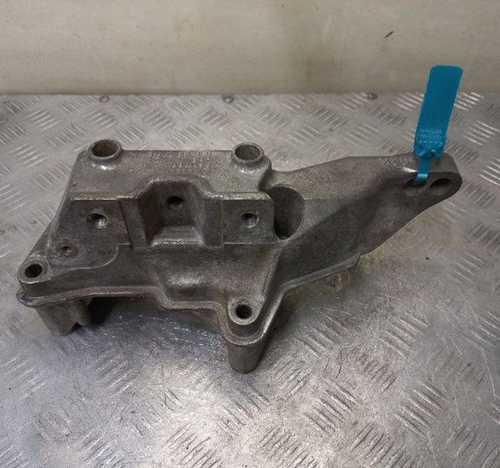 Кронштейн двигателя Volkswagen Bora 1.4-1.6