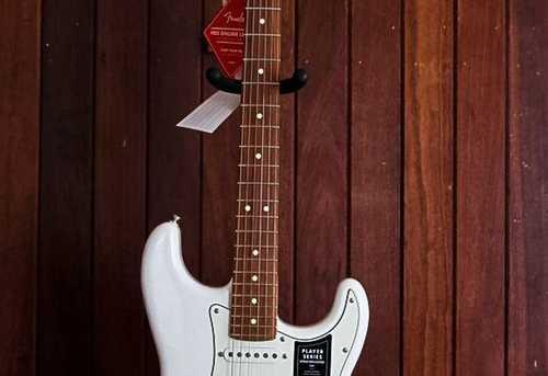 Fender Player Stratocaster HSS PF Polar White