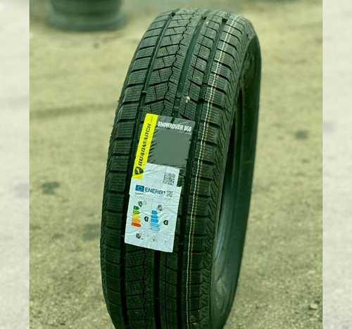 Roadmarch Snowrover 868 235/45 R18 123T