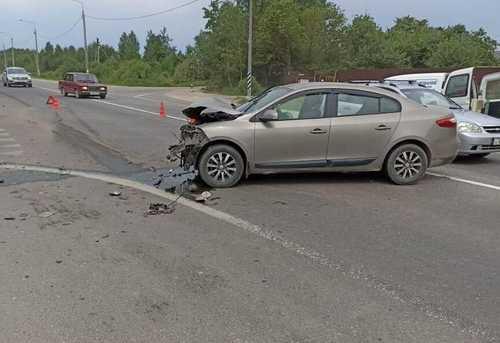 Дверь задняя правая. renault fluence