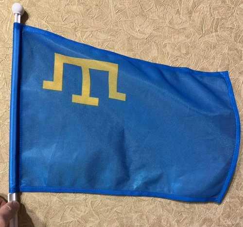 Крымско-татарский флаг на авто