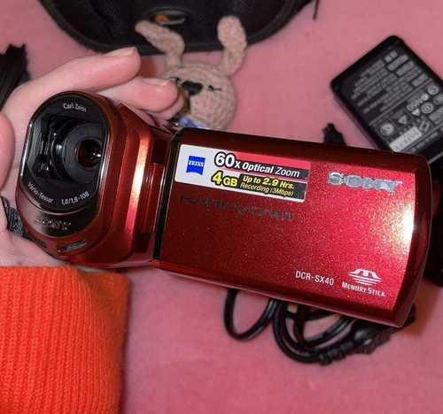 Видеокамера VHS Sony Handycam Красная