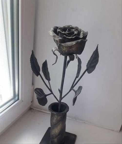 Кованная Роза в вазе