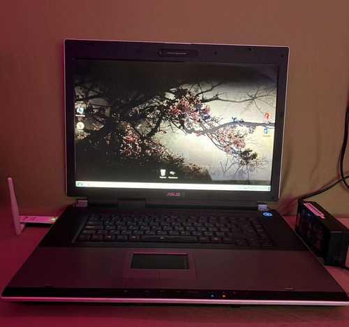 17.1" ASUS A7M, Turion 64 X2, RAM 1.5 ГБ, 250 ГБ, ATI Mobility Radeon HD 2600