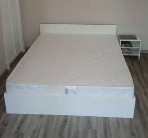 Кровать двуспальная, 140х200