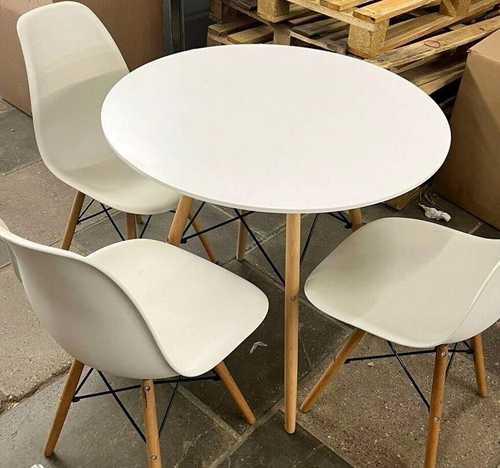 Обеденная группа Eames Стол 80см и 3 белых стула