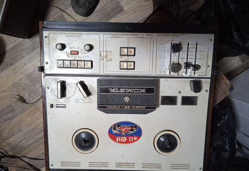 Катушечный магнитофон времён СССР