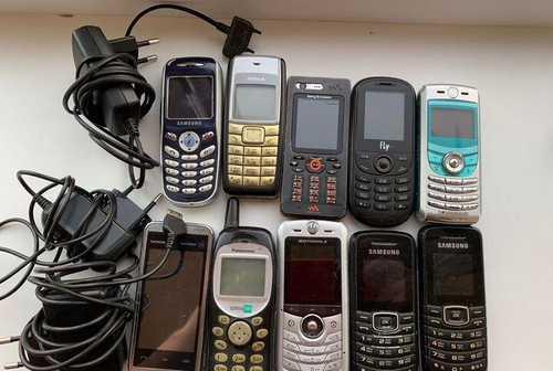 Лот старых кнопочных телефонов