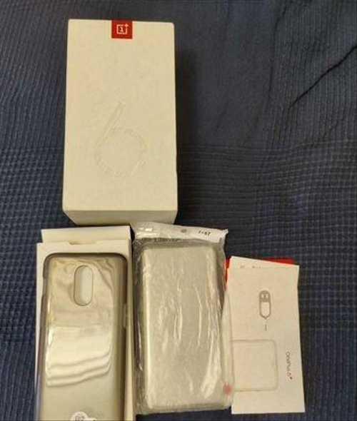 Чехлы силиконовые OnePlus 6t и коробка с докумен