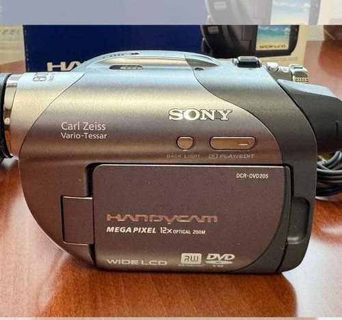 Видеокамера Sony DCR-DVD205E