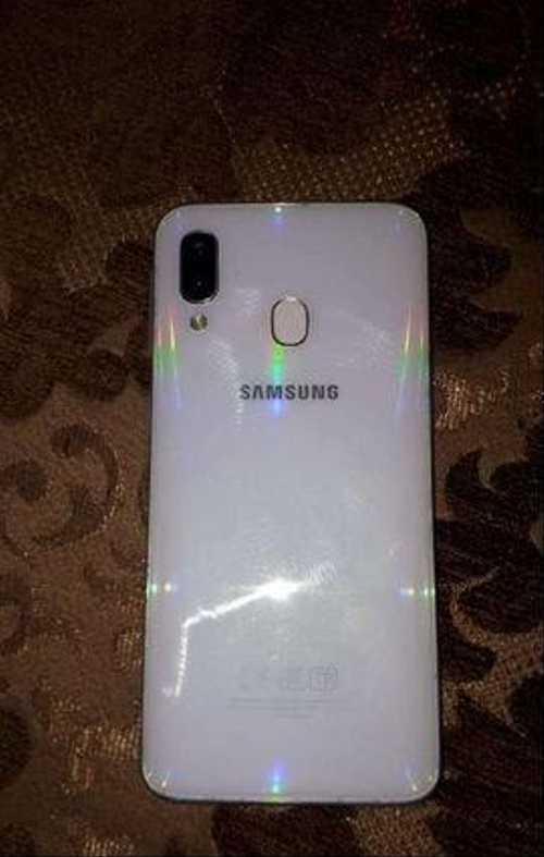 Телефон Samsung galaxy а40