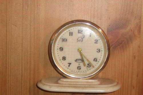 Часы настольные будильник Дружба СССР карболит