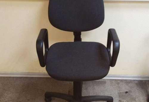 Кресло стул компьютерное серое на колесах