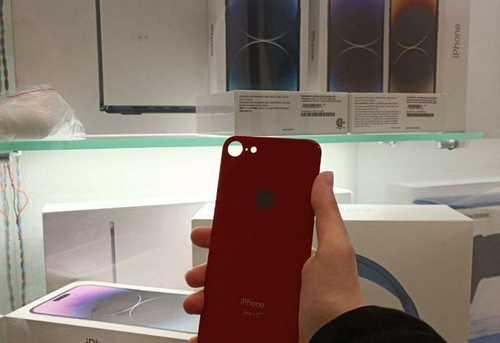 Заднее стекло на iPhone 8 (красный) Big Hole