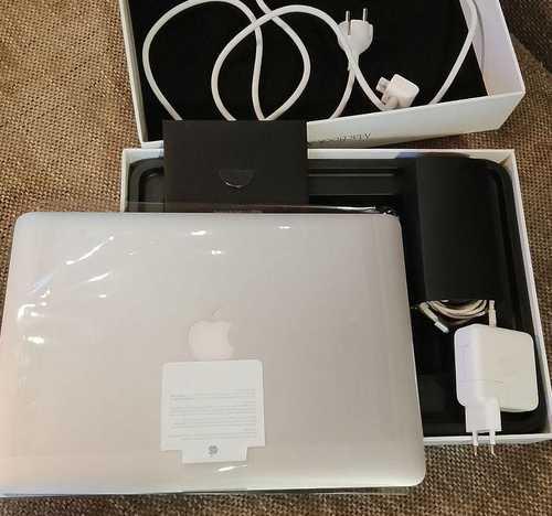 MacBook Air 13 (2015), 128 ГБ, Core i5, 1.6 ГГц, RAM 8 ГБ, Intel HD Graphics 6000