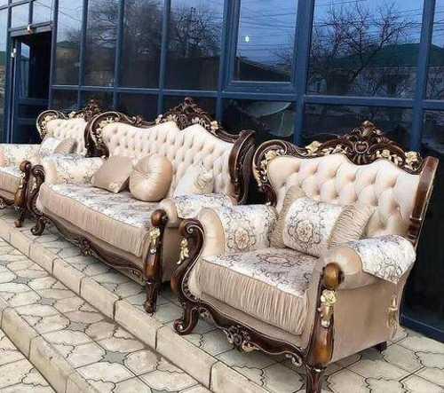 Классический диван и кресла барокко