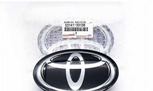Эмблема в решетку радиатора Camry V70 RAV4
