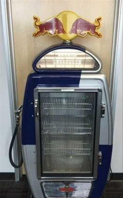 Холодильник Red Bull, бензоколонка