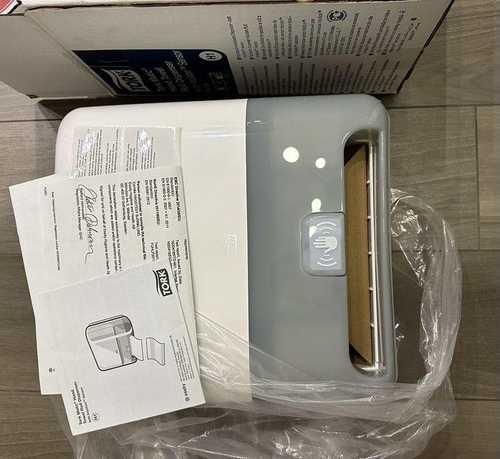 Диспенсер для бумажных полотенец tork