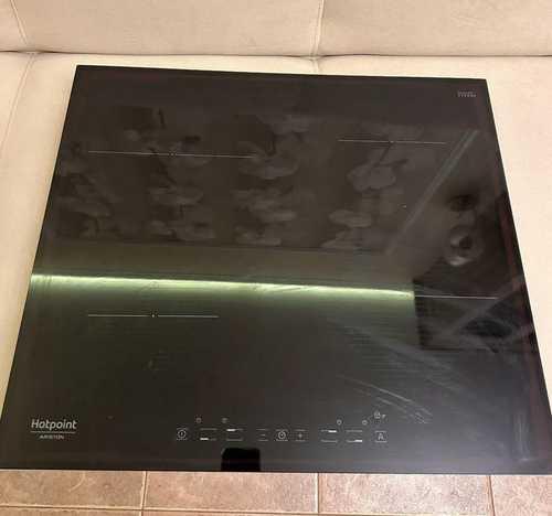 Индукционная варочная поверхность Hotpoint Ariston