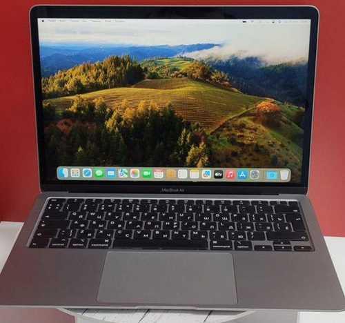 MacBook Air 2020 i5 8/256gb