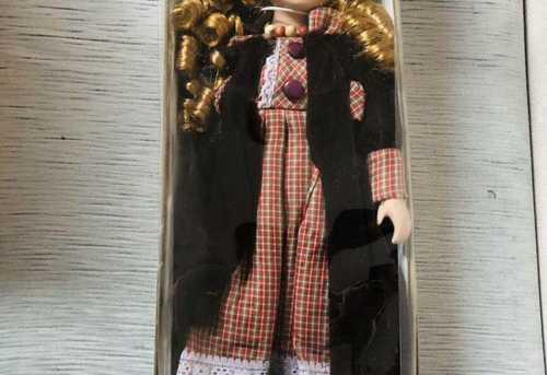 Кукла фарфоровая коллекционная. Высота 37 см
