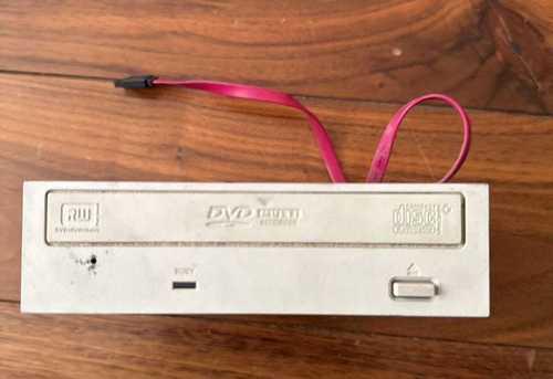 DVD-RW привод Pioneer на SATA кабеле