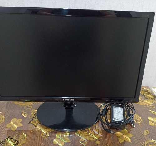 Монитор Samsung 22 S22D300HY