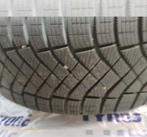 Pirelli Ice Zero FR 215/65 R16 102T