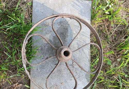 Старинное кованное колесо