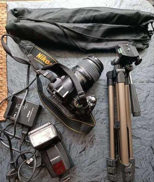 Комплект Nikon D3000 kit + вспышка +штатив + сумка