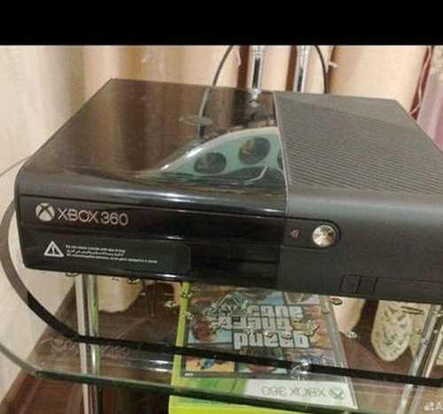 Xbox 360e с играми