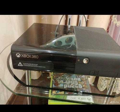 Xbox 360e с играми