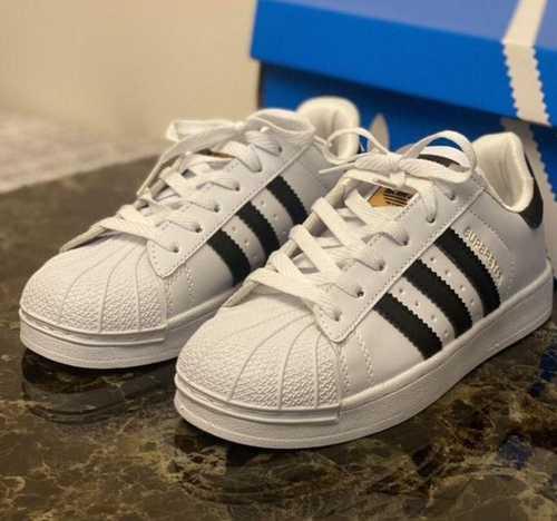 Adidas superstar