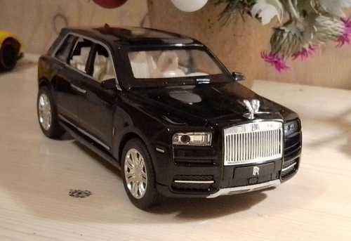 Коллекционная модель Rolls Royce Cullinan 1:24