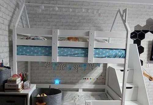 Кровать двухьярусная домик с комодом