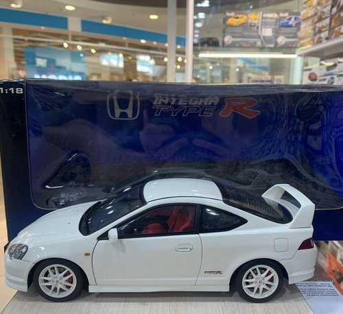 Honda Integra Type R White 1:18