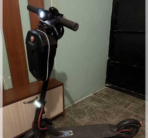 Продаю Xiaomi Mi Electric Scooter Pro