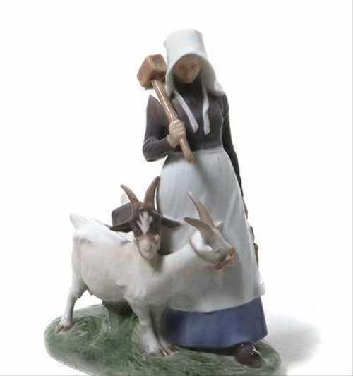Фарфоровая фигура Девушка с козами. Royal Copenhag