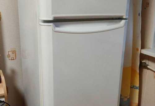 Белый Холодильник indesit TA 16R 024 бу
