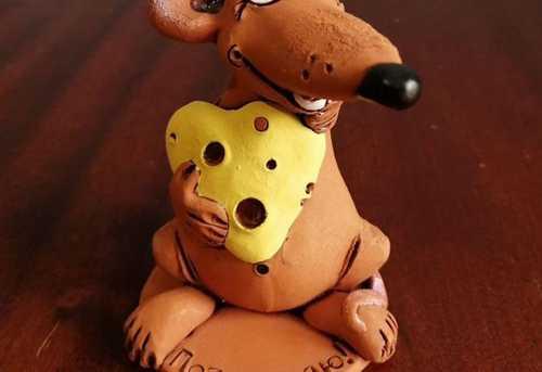 Статуэтка "Мышь с сыром" керамика ручная работа